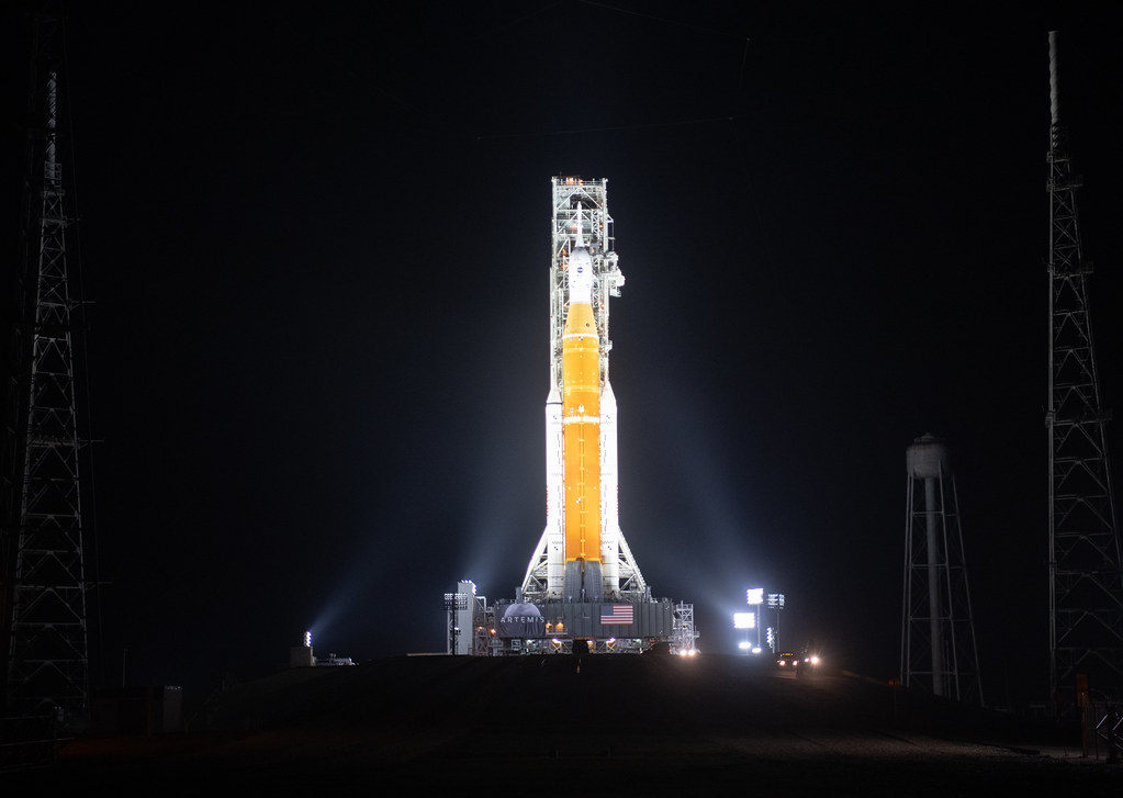NASA's next-generation Artemis moon rocket tanks up for debut launch